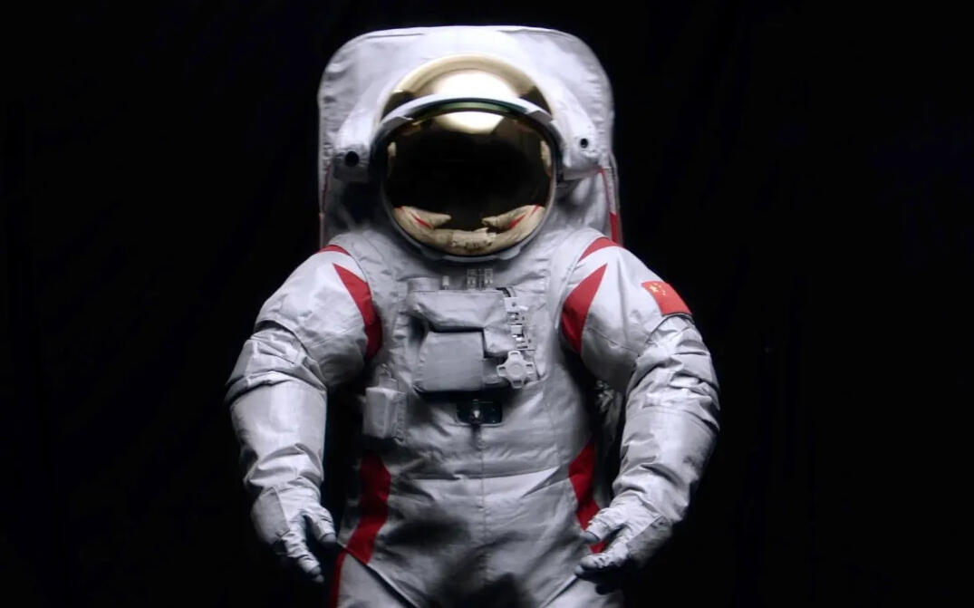 China Unveils Spacesuit for Upcoming Moon Landing - Science News ...