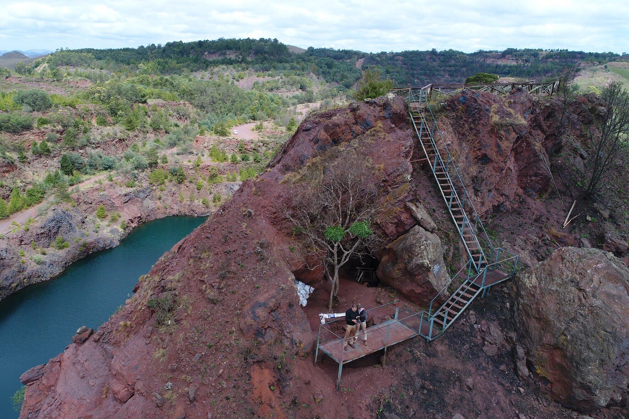 Geochemical fingerprints trace ochre origins to world's oldest mine ...