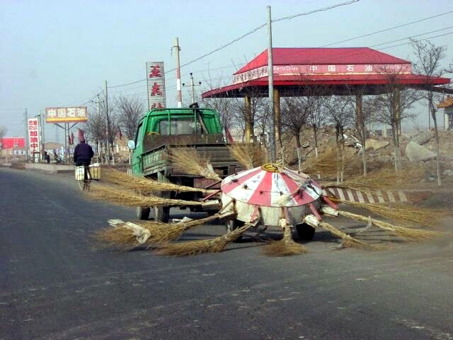 [Pic] Chinese Street Sweeper - Jokes & Funny Stuff - Neowin