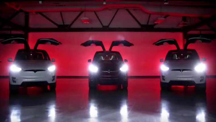 Tesla's latest update lets Model X transform into festive light show ...