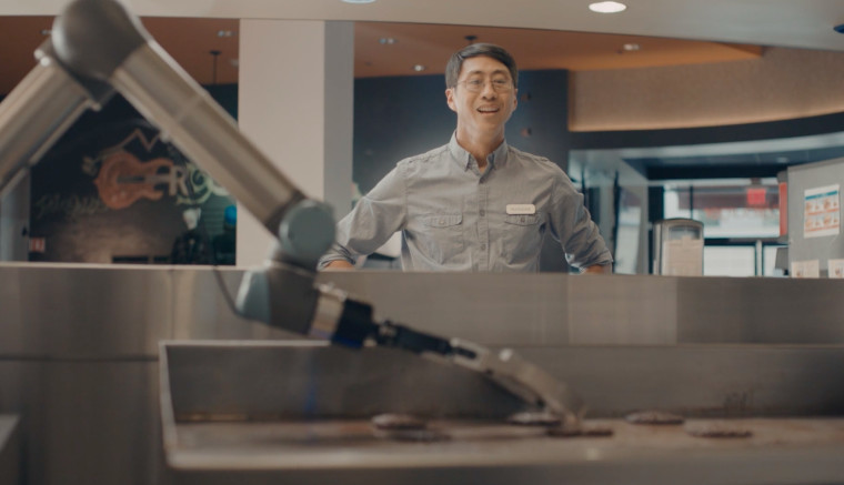 Flippy is your new robotic burger chef that's actually working in a ...