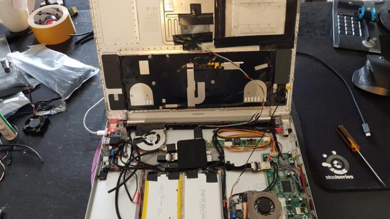 This is the Samsung DeX laptop dock in action - Neowin