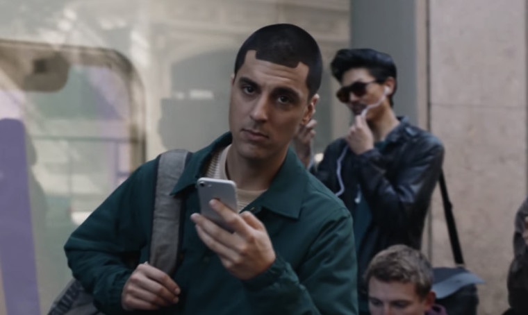 Samsung has a dig at iPhone with new 'Growing Up' ad - Neowin