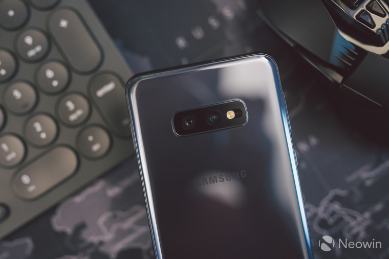 Samsung Galaxy S10e review: It's an all round pocket rocket - Neowin