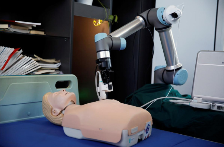China builds a robot designed to help doctors fight against COVID-19 ...