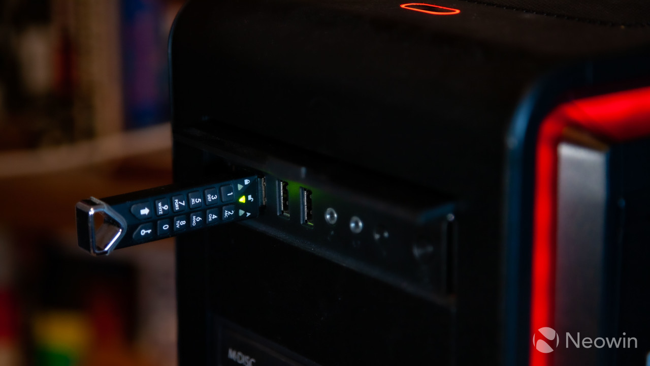 Review of the iStorage datAshur Pro2, an encrypted thumbdrive for home ...