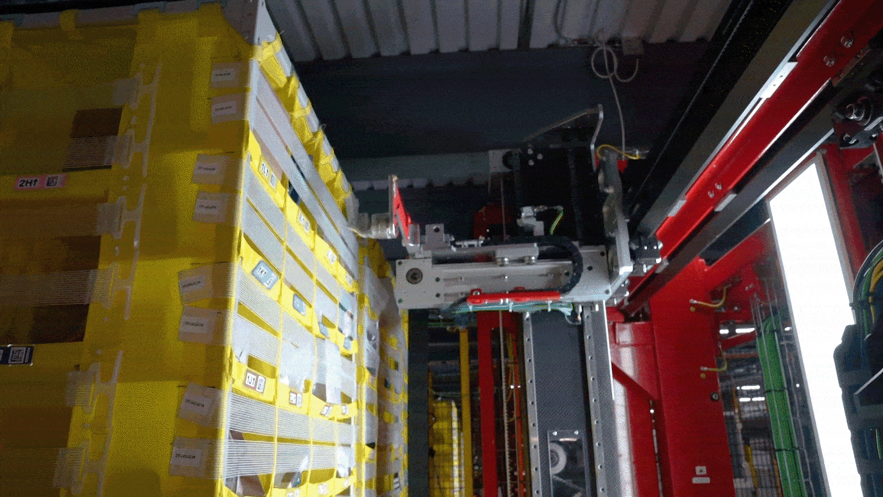 Amazon unveils Vulcan, its 'first robot with a sense of touch' - Neowin