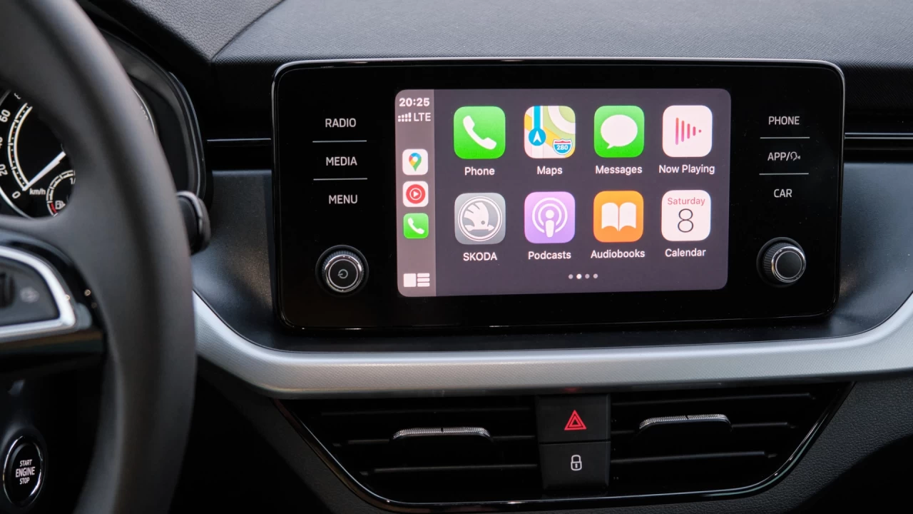 Apple CarPlay to let you stream iPhone videos to your car screen - Neowin