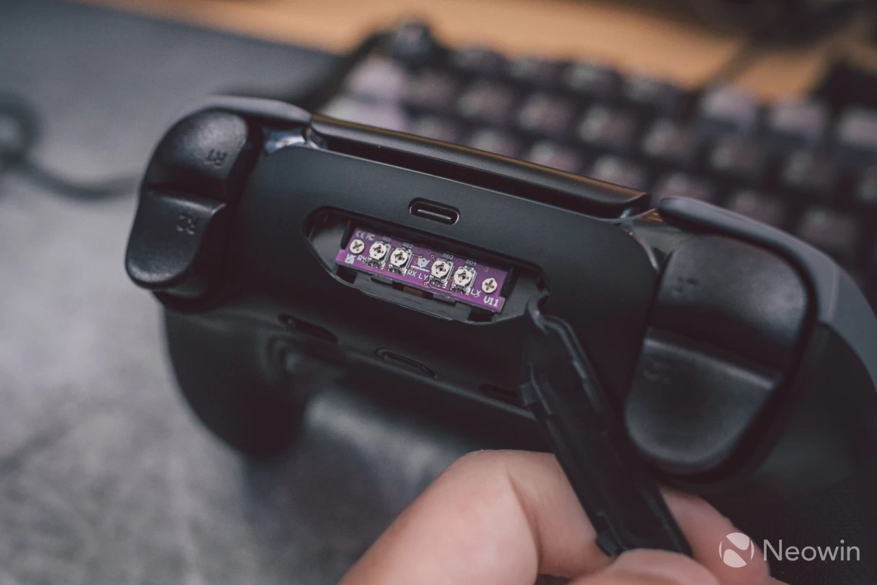 Hexgaming Phantom controller review: It's a Sony DualSense Edge on ...