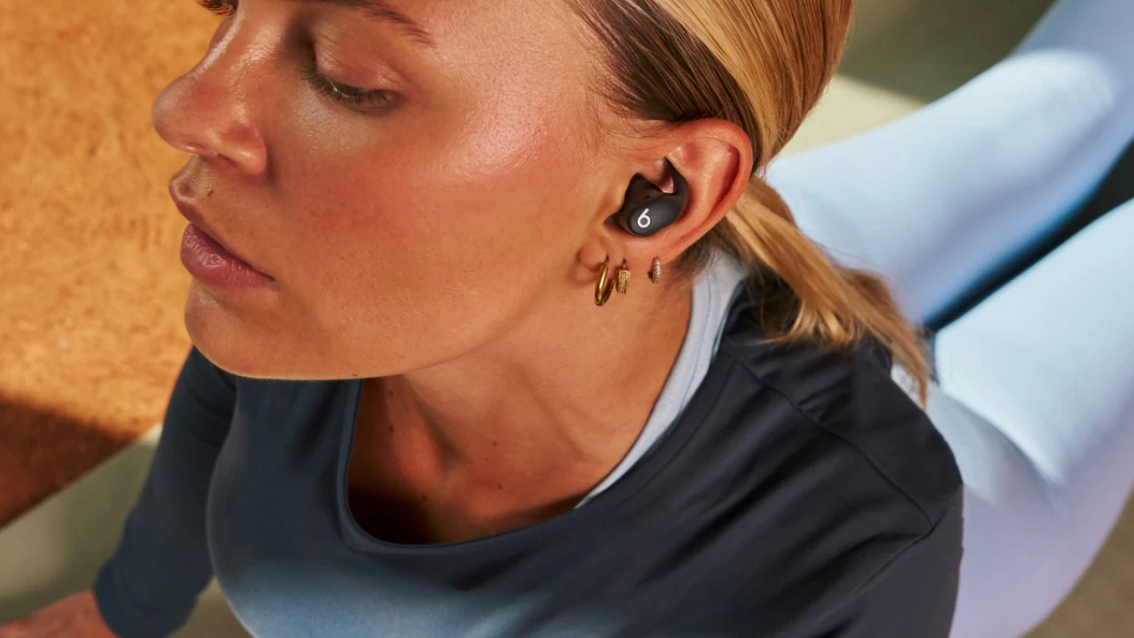 Beats debuts Powerbeats Fit with a sporty design and pro-level audio ...