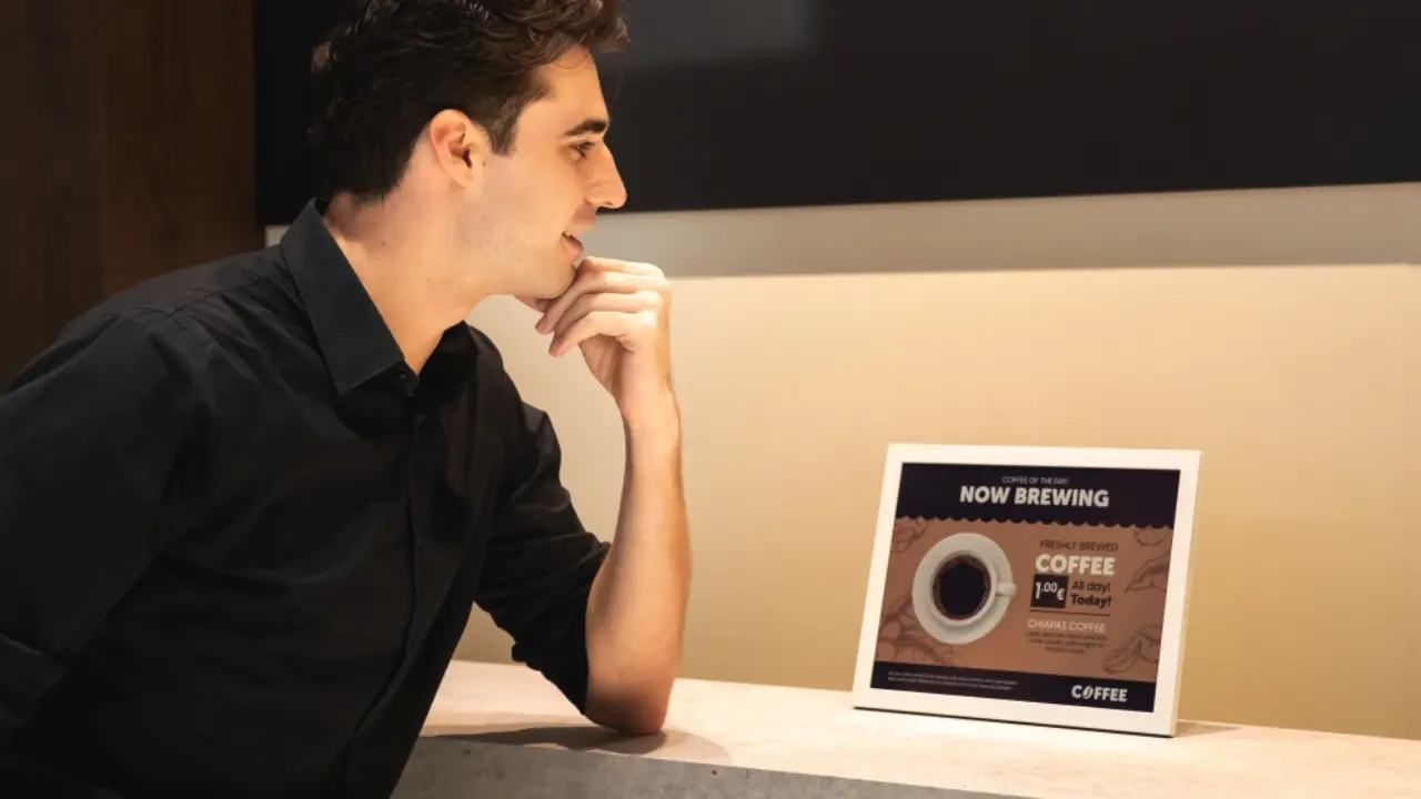 Samsung unveils 13-inch Color E-Paper with bio-resin housing derived ...